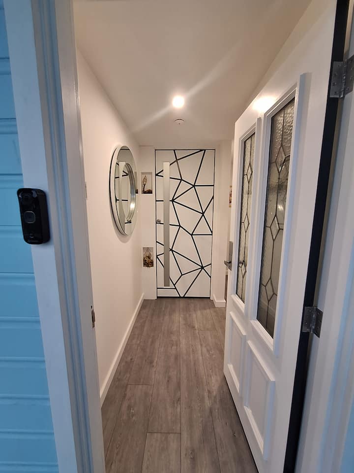 Private Entrance - Mountain Views. - Wollongong