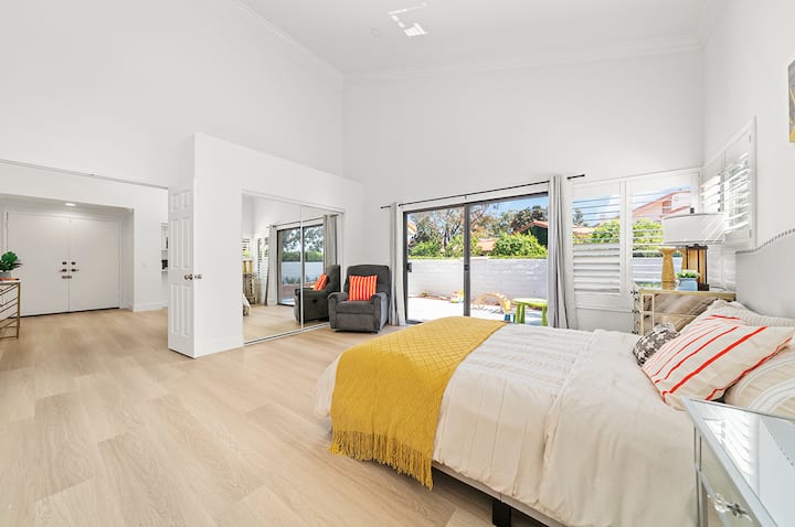 One Level Home Surrounded By Parks Near Uc Irvine - Newport Beach, CA