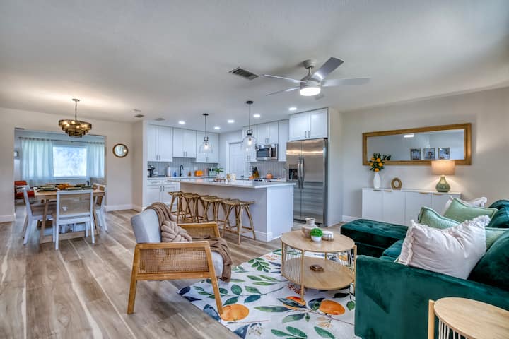 Private Oasis | Modern Retro Beach Fun Near Ami - Bradenton, FL