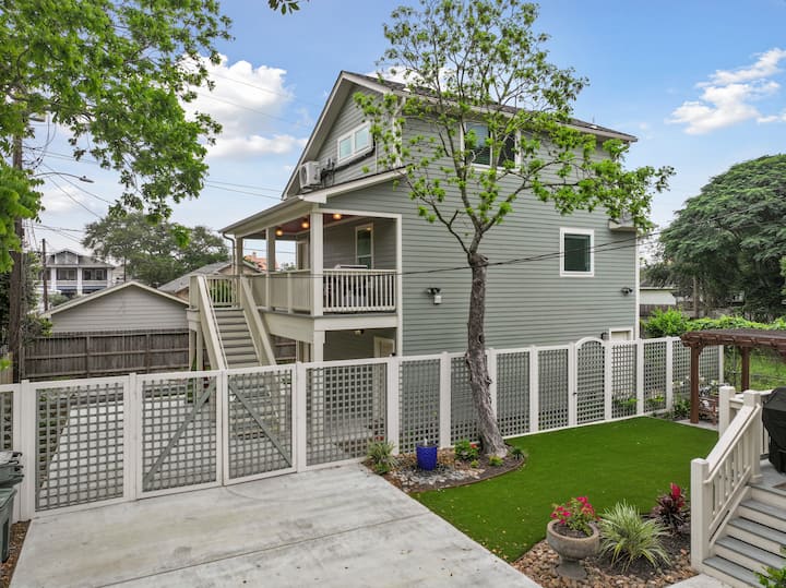 The Carriage House-close 2 Beach & All Attractions - Galveston, TX