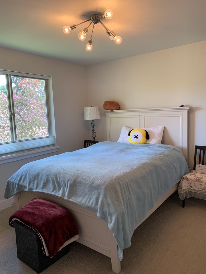 Convenien, Comfortable Room - Kirkland, WA