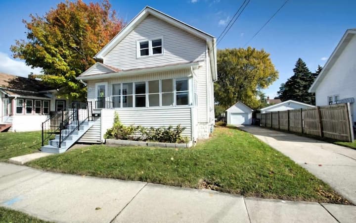 Quiet Neighborhood Home - Oshkosh, WI