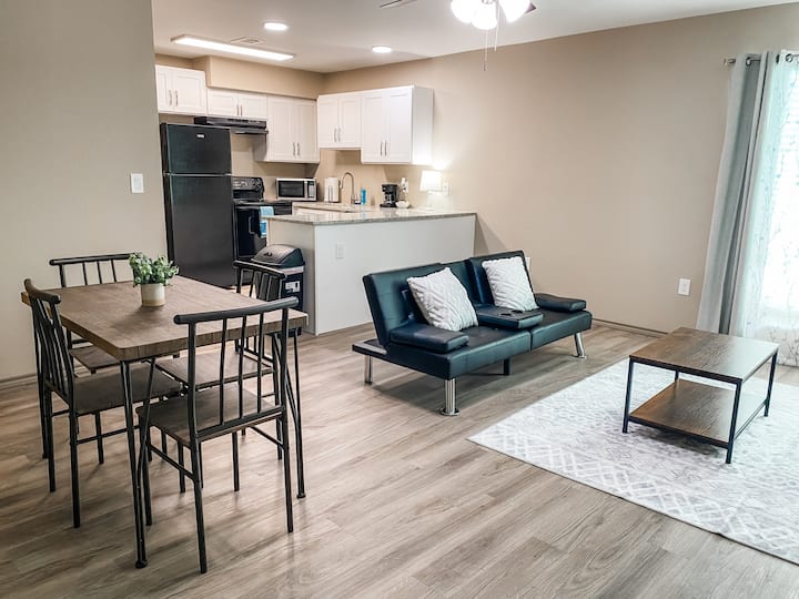 Charming 1br Getaway – Private, Pet Friendly, Tv - Texas City, TX