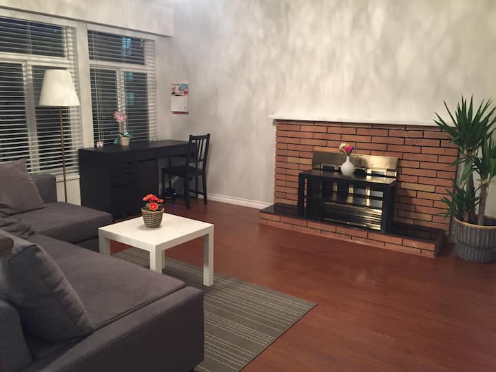 Private Room Near Sky Train - Burnaby