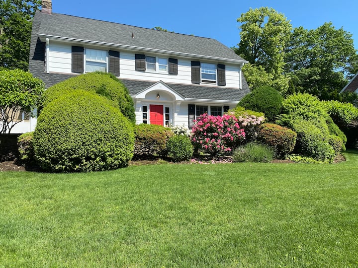 Sunny 4 Bedroom House Near Nyc - White Plains