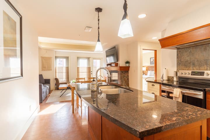 Spacious And Luxury King Suite Stunning Mt. Views - Canmore