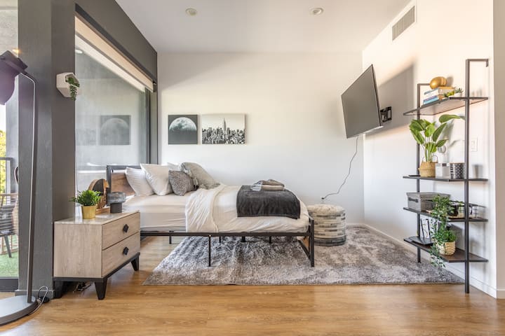 Walk Of Fame! [Pool/jacuzzi/gym] Studio(queen) - West Hollywood, CA