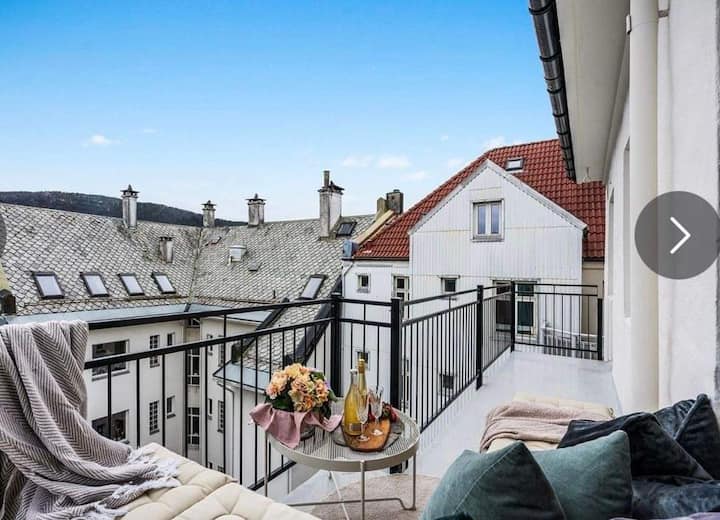 Stor Leilighet Med Balkong Sentralt I Bergen! - Bergen