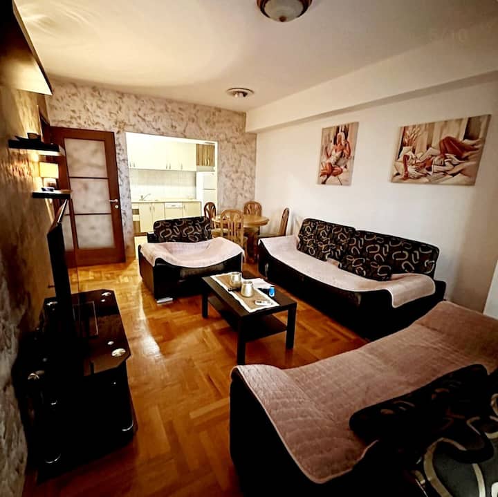Big Apartment For 6 People - Podgorica