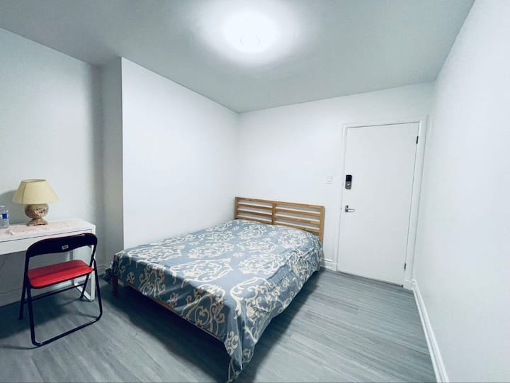 Room No-2, Close To Uwo - London, Ontario