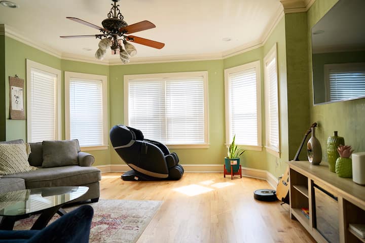 Luxury & Modern Fully Furnished - Chicago, IL