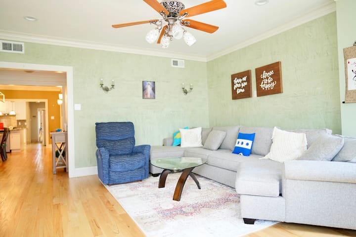 Luxury & Modern Fully Furnished - Evanston, IL