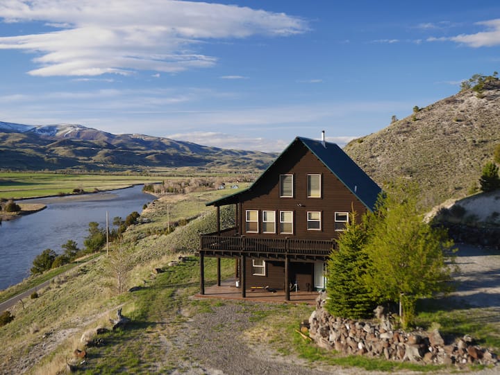 Elk Cabin - Emigrant, MT