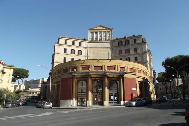 Deneb, In The Historical Quarter Of Garbatella! - Roma