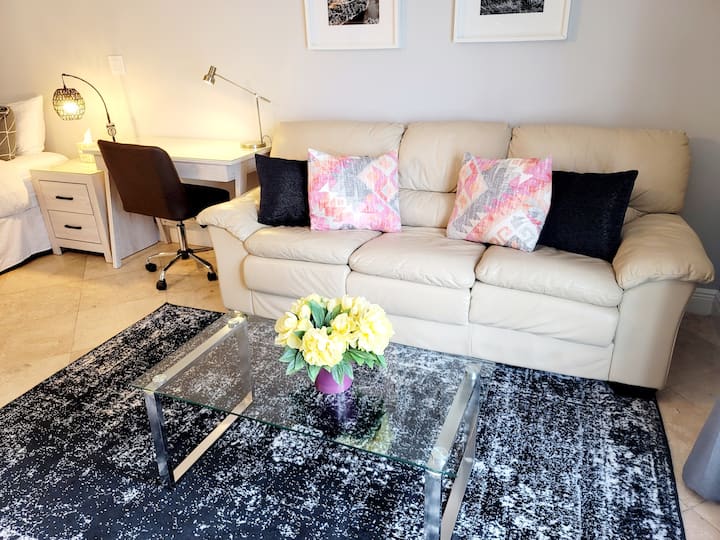 Modern Studio *Quiet *Washer&dryer *Fast Wi-fi - Margate, FL