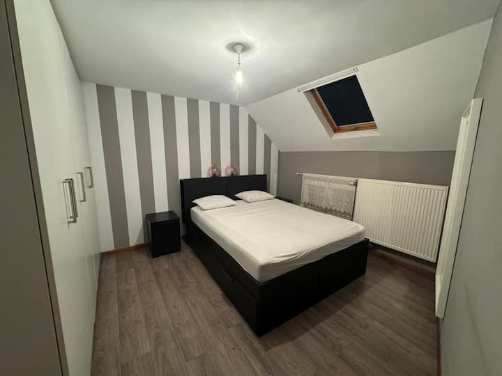 Private Room With  Double Bed And Private  Shower - Gante
