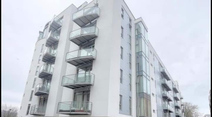Modern City Centre Apartment - Birkenhead