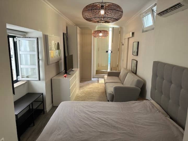 Alfama Bungalow Studio Located On A Magical Square - Alfama