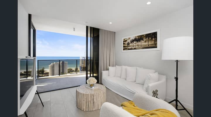 Broadbeach Elegant Apartment With Views! Plus Pet - Broadbeach