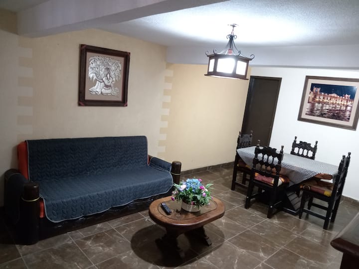 Casa Con Estacionamiento Techado - San Luis Potosí