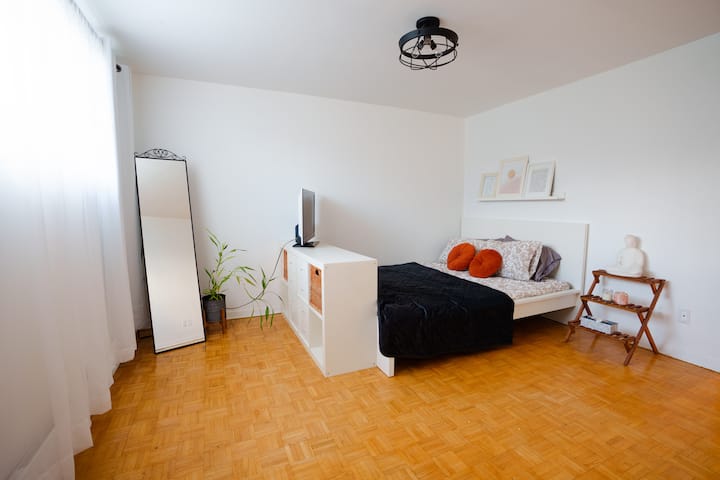 Lovely Stay - Montreal