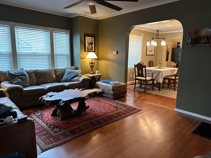 Newly Updated 2 Bedroom Craftsman With Large Patio - Tacoma, WA
