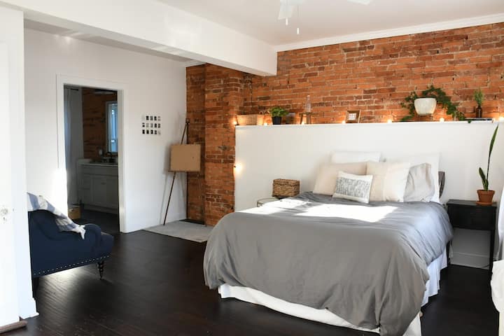 Stylish City Suite Brick & Glass - Lancaster, PA