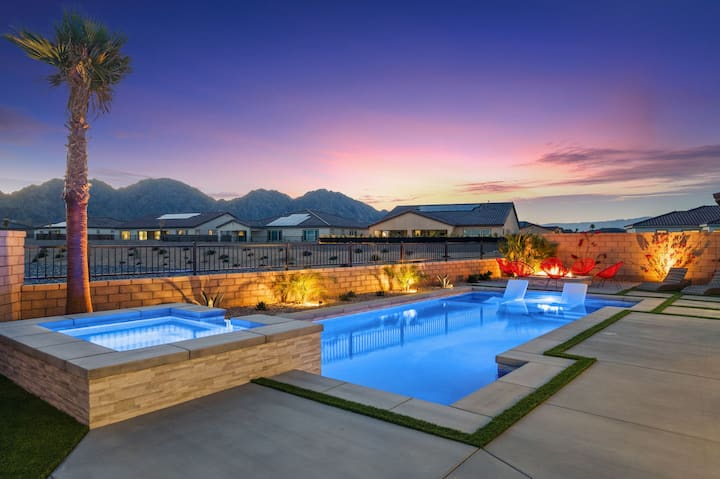 Newly Built Mountain View Oasis: Pool & Fire Pit - La Quinta, CA