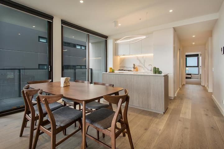 Cosy 2-bed + Study Corner Apt. Free Secure Parking - Box Hill