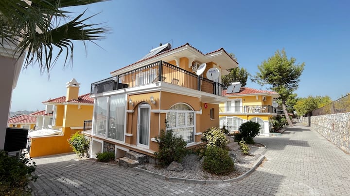 Site Içi Havuzlu Ferah Villa 2+1 - Ölüdeniz