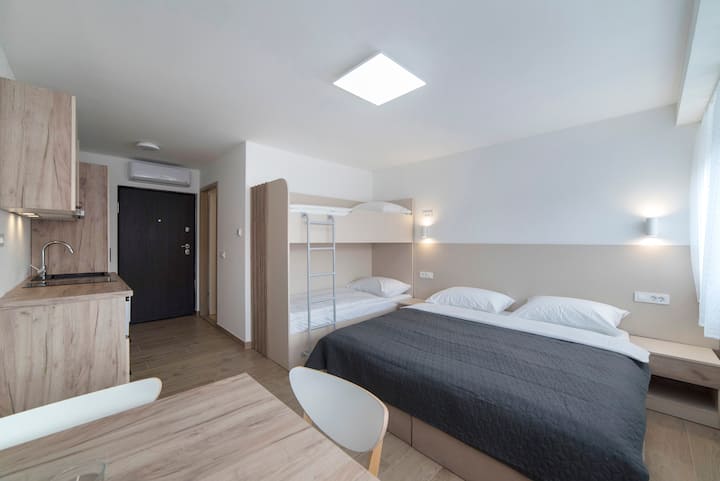 5 Studios • Smart Group Stay • Up To 18 - Zagreb