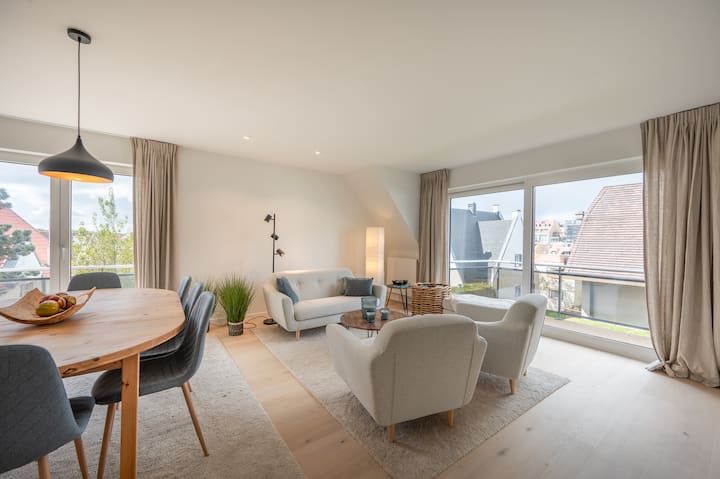 Ruim En Stijlvol Appartement Met Garage - Brugge