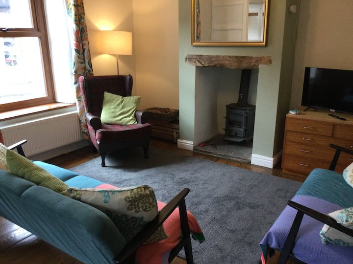 Sisters Retreat In Glossop - Glossop