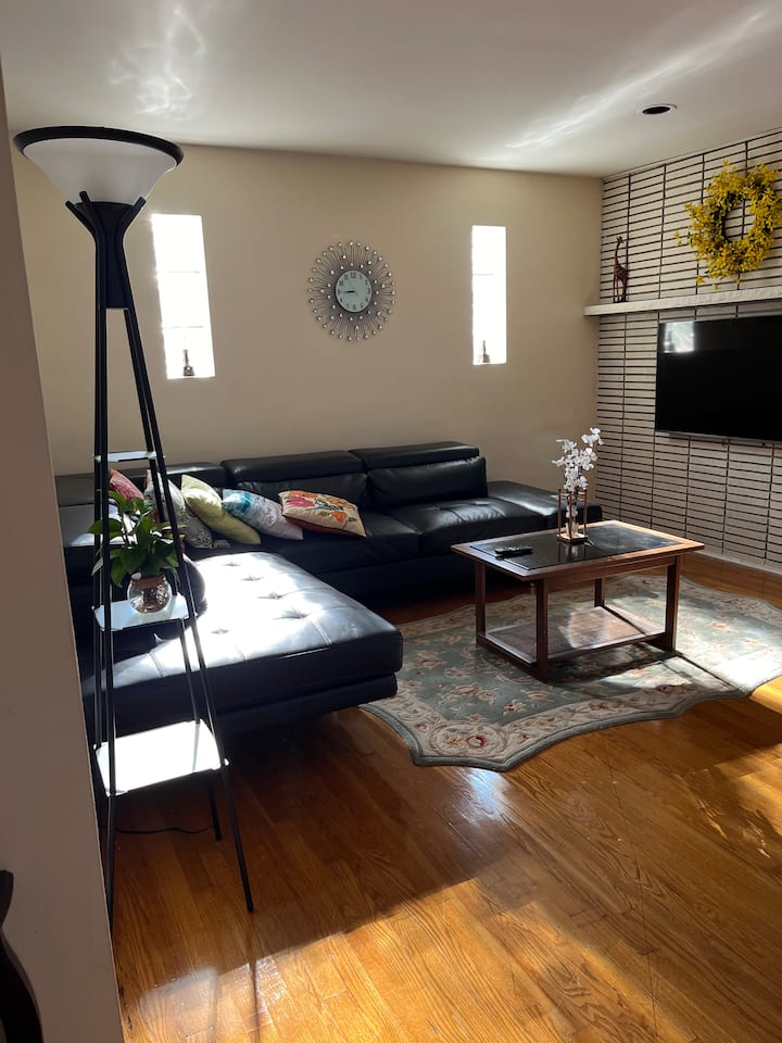 Large 2 Br Apartment - Wilmette, IL