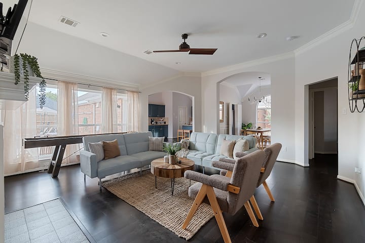 Spacious Frisco 3br Retreat | Yard + Grill + Games - Frisco, TX
