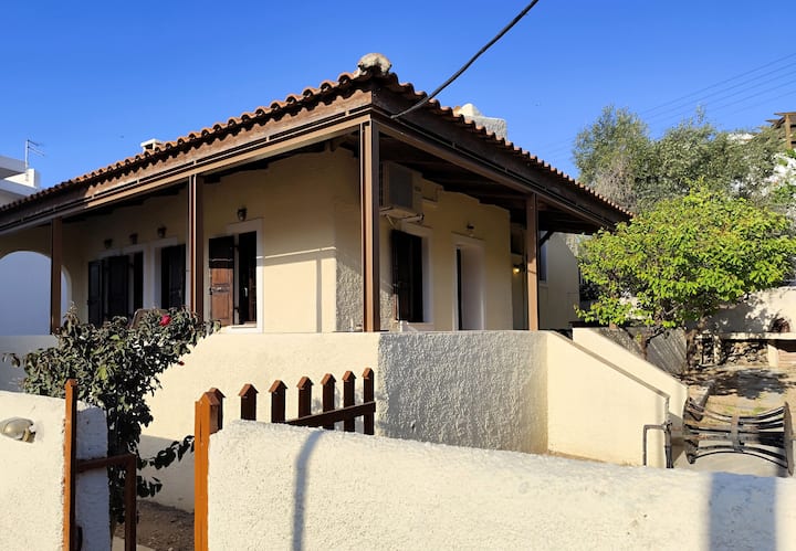 Mairi's Summerhouse | Seaside, En-suite, 2-bedroom - Эгина