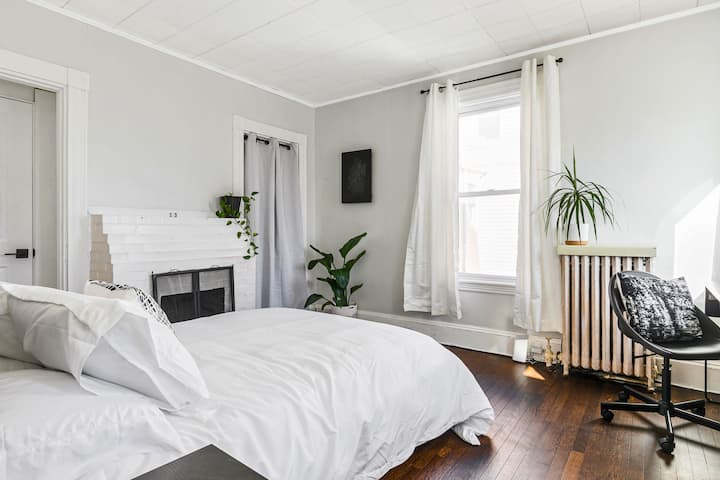 Large Room W/private Bath, Near Harvard, Bu, Mit - Boston, MA