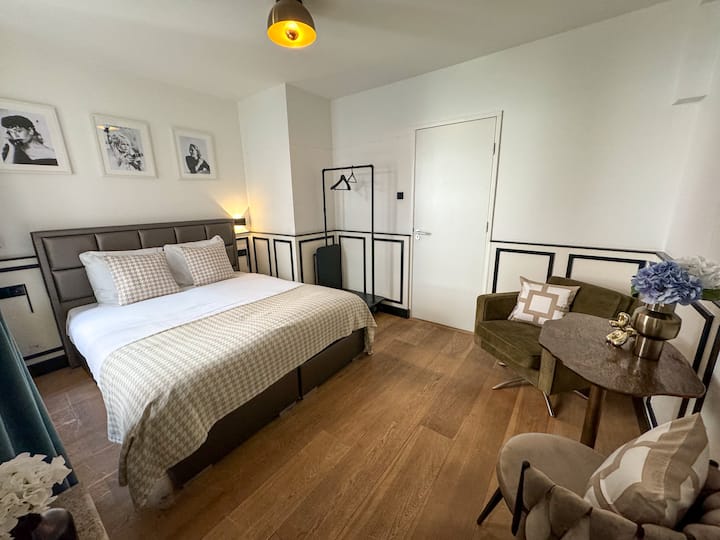 Haarlemmer Residence: Private City Studio+ Balcony - Amsterdam