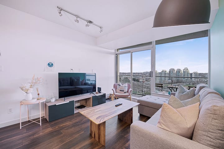 Harbor View Condo | Pool & Gym - Vancouver