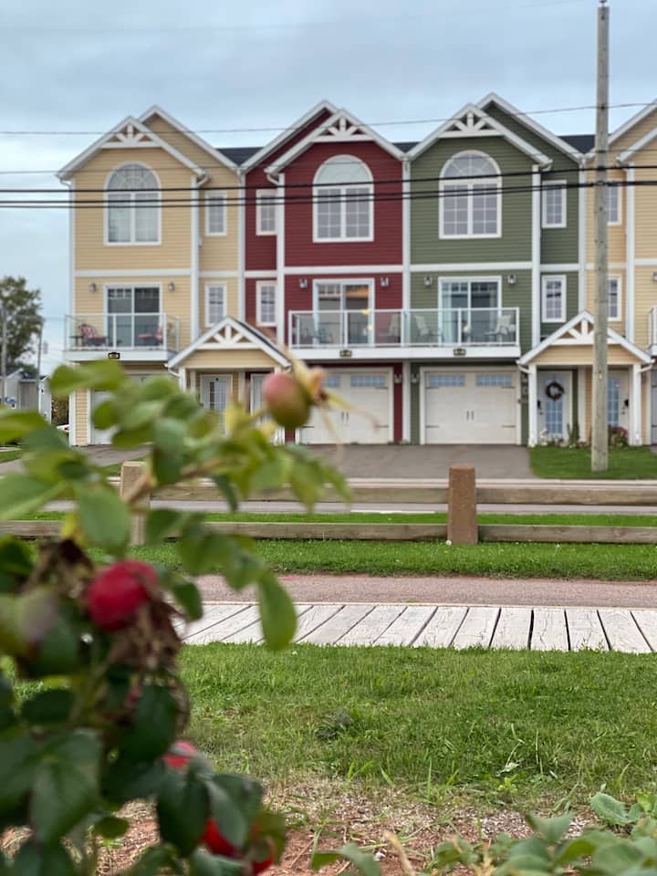 Dream Beachfront Townhouse - Summerside