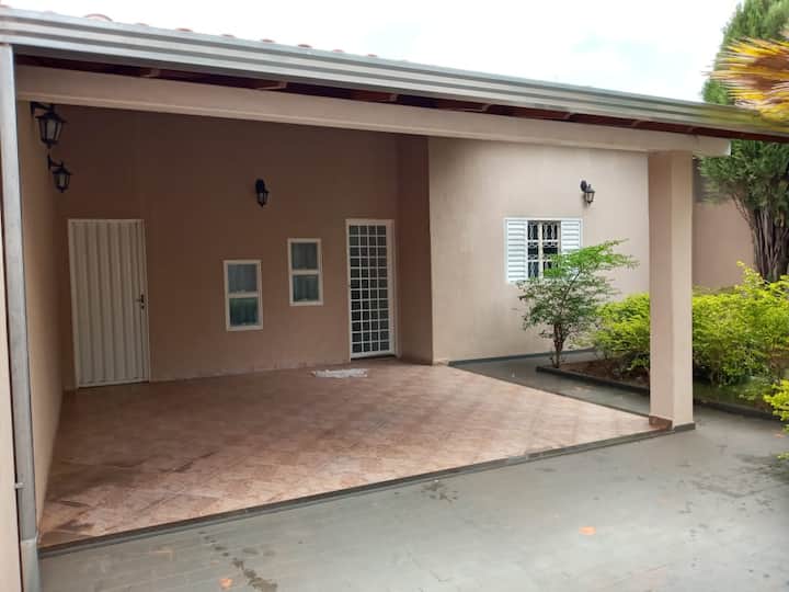 Casa Ampla E Confortavel - Uberlândia