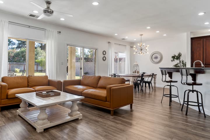 Bright And Spacious Home In Prime Location! - Bakersfield, CA