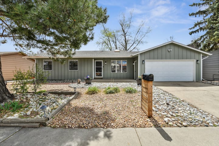 Pet-friendly 3br W/ Deck & Workspace, Arvada - Arvada, CO