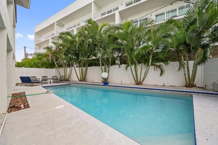 Beach House With Private Pool! - Madeira Beach, FL