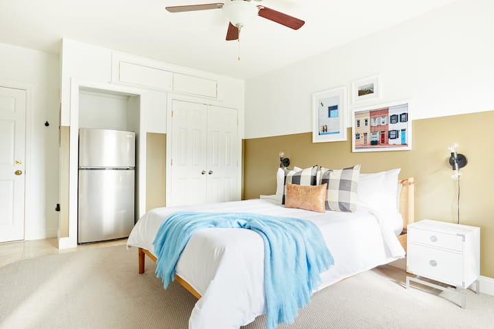 Kasa Del Ray | Walkable Potomac Area, Full Bed - Alexandria, VA