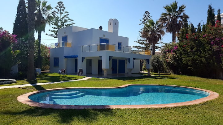 Luxueuse Villa Avec Piscine. - Kélibia
