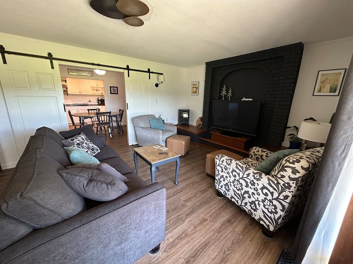 The Eagle’s Nest Guest Suite - Cowichan Bay