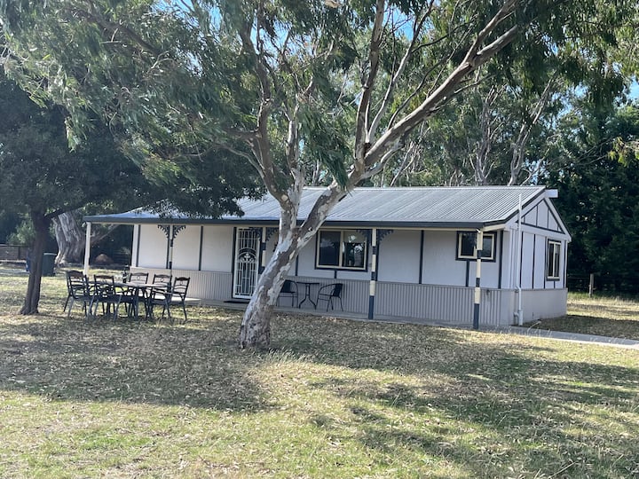 Private Cottage  On Acreage Close To Melb Airport - Donnybrook