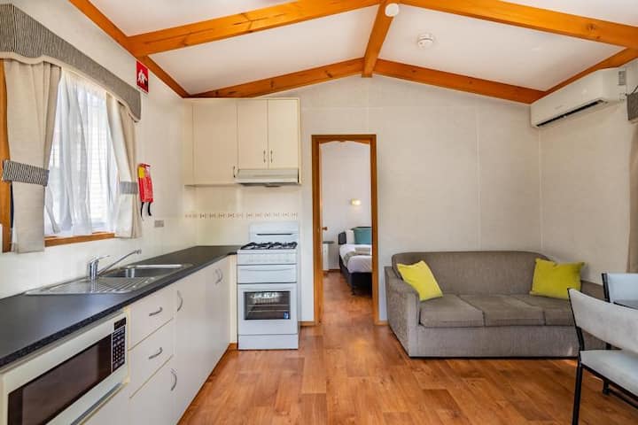 Currawong Cottage - One Bedroom - Dural