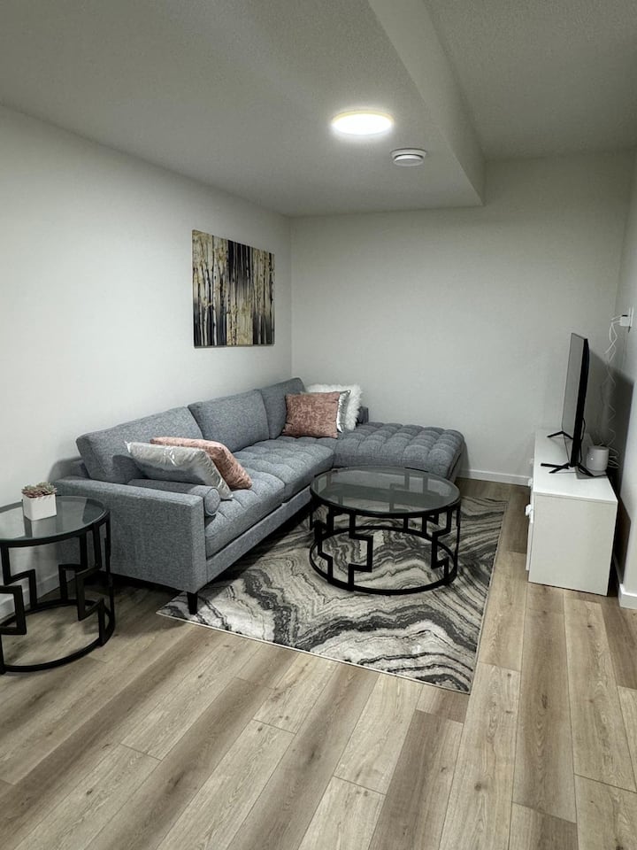 Modern, Spacious & Private Home With King Size Bed - Canada